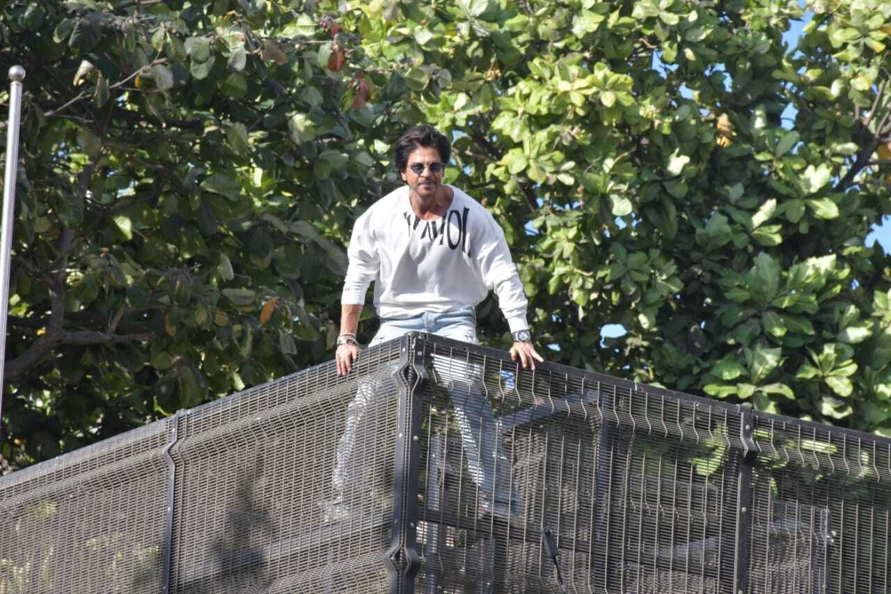 Photos: जानिए शाहरुख के आइकोनिक पोज का इतिहास, जिसने बनाया गिनीज वर्ल्ड ...