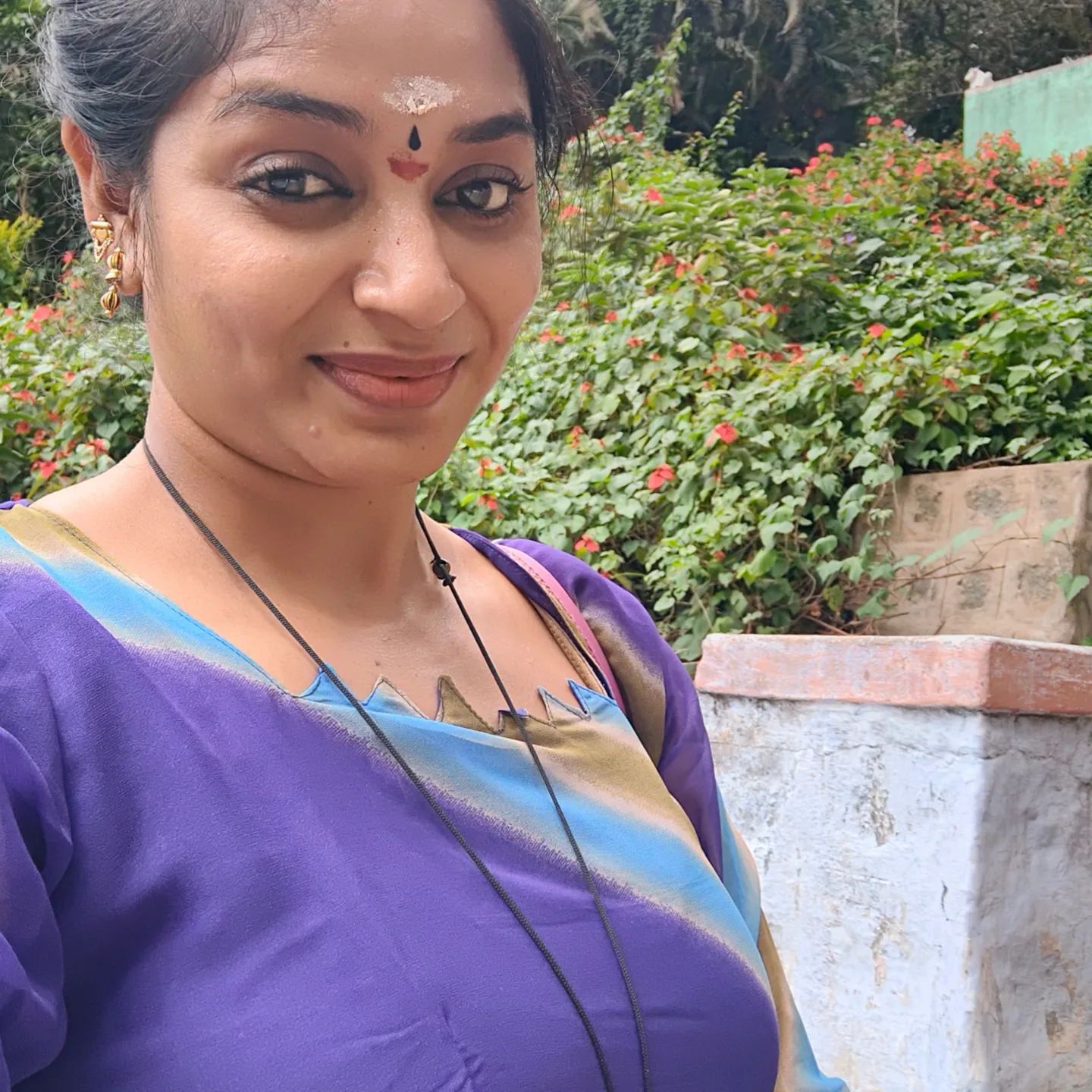 PHOTOS: கொல்லிமலை அருவியில் ஜாலி பண்ணும் பிரபல சீரியல் வில்லி ...