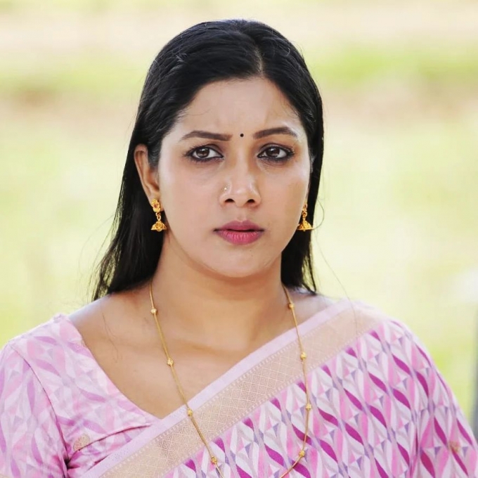 photos: கன்னத்தில் முத்தமிட்டாள் சீரியலில் அம்மாவாக நடிச்சது இவங்களா ...