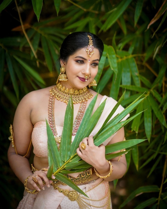 photos: கன்னத்தில் முத்தமிட்டாள் சீரியலில் அம்மாவாக நடிச்சது இவங்களா.. இணையத்தை கலக்கும் ...