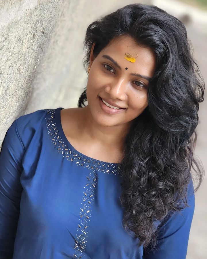 PHOTOS: சுடிதாரில் கலக்கும் மாரி செல்வராஜ் பட நடிகை.. திணறும் ரசிகர்கள் ...