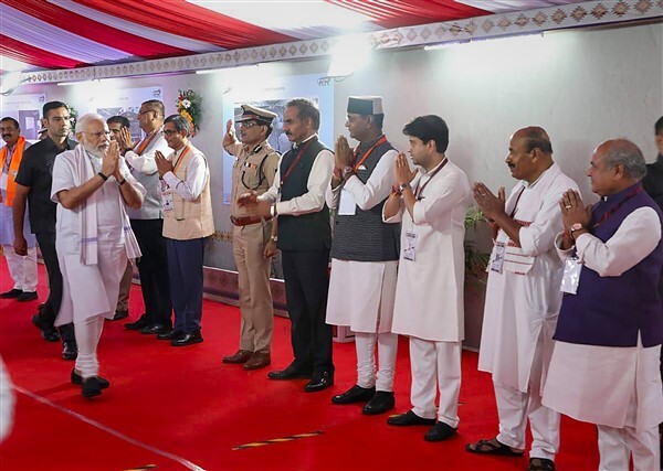 PM Narendra Modi flagging off ceremony of five Vande Bharat Express ...