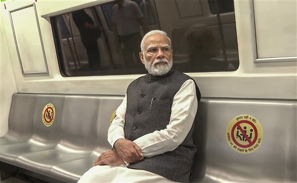 PM Narendra Modi Travels by Metro to attend its Centenary Celebrations ...