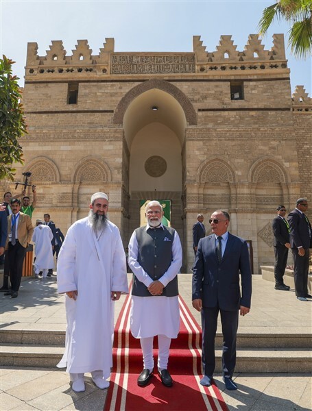 Prime Minister Narendra Modi visits 11th century Al-Hakim Mosque in ...