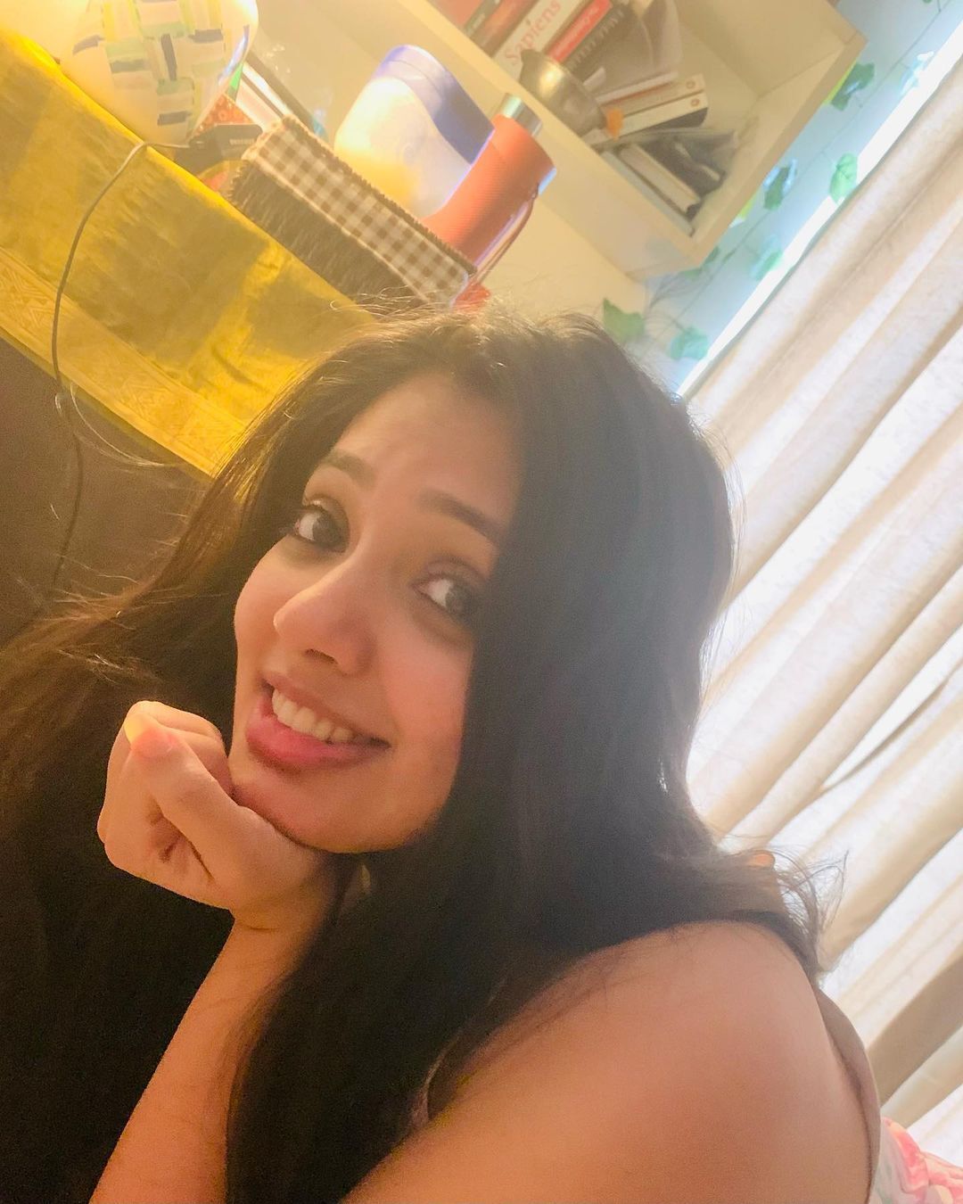 Veena Nandakumar: ഇനി സത്യനാഥന്റെ മാലാഖ... ആരാധകരെ ചിരിയിൽ മയക്കി വീണ ...