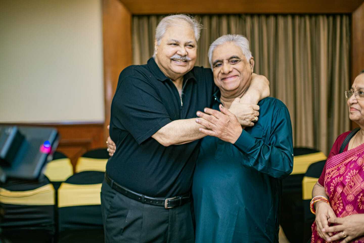 Wagle Ki Duniya: 75 साल के हुए टीवी के 'वागले साहब', पत्नी को दिया ...