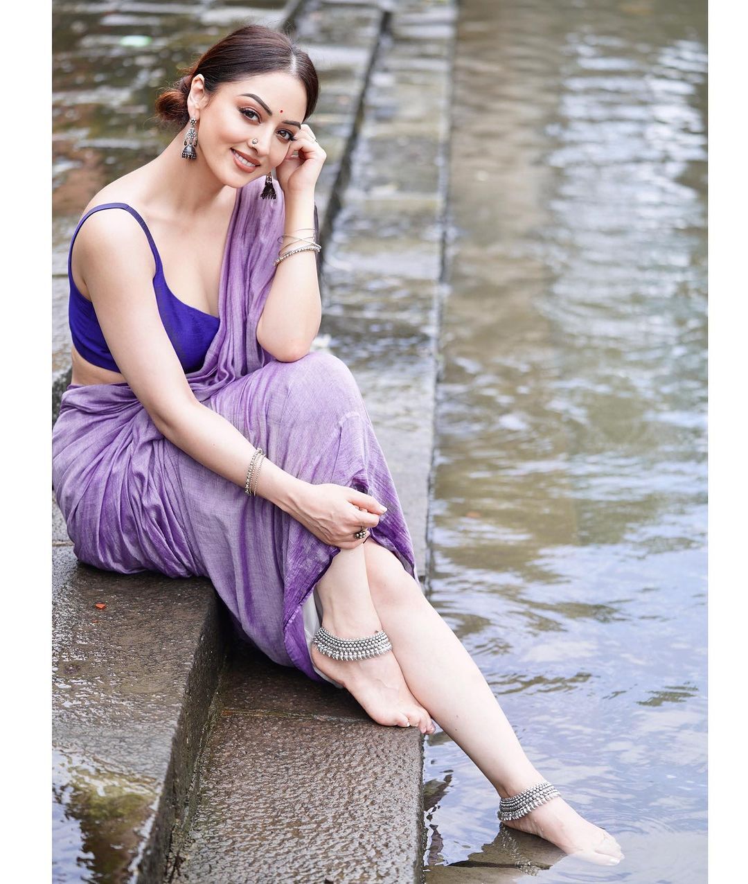 కవ్వించే అందాలతో మైమరిపిస్తున్న సందీప ధార్. | Stunning Looks Of Actress ...