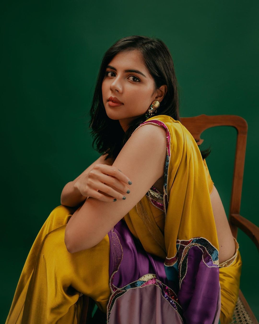చీర కట్టులో కళ్యాణి ప్రియదర్శన్ వయ్యారాల విందు.. ఫుల్ జోరులో ఉందిలే ...