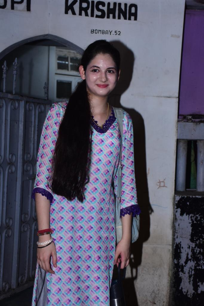 'बजरंगी भाईजान' की 'मुन्नी' को पैपराजी ने कैमरे में किया कैप्चर, हॉटनेस के आगे बी-टाउन की ...