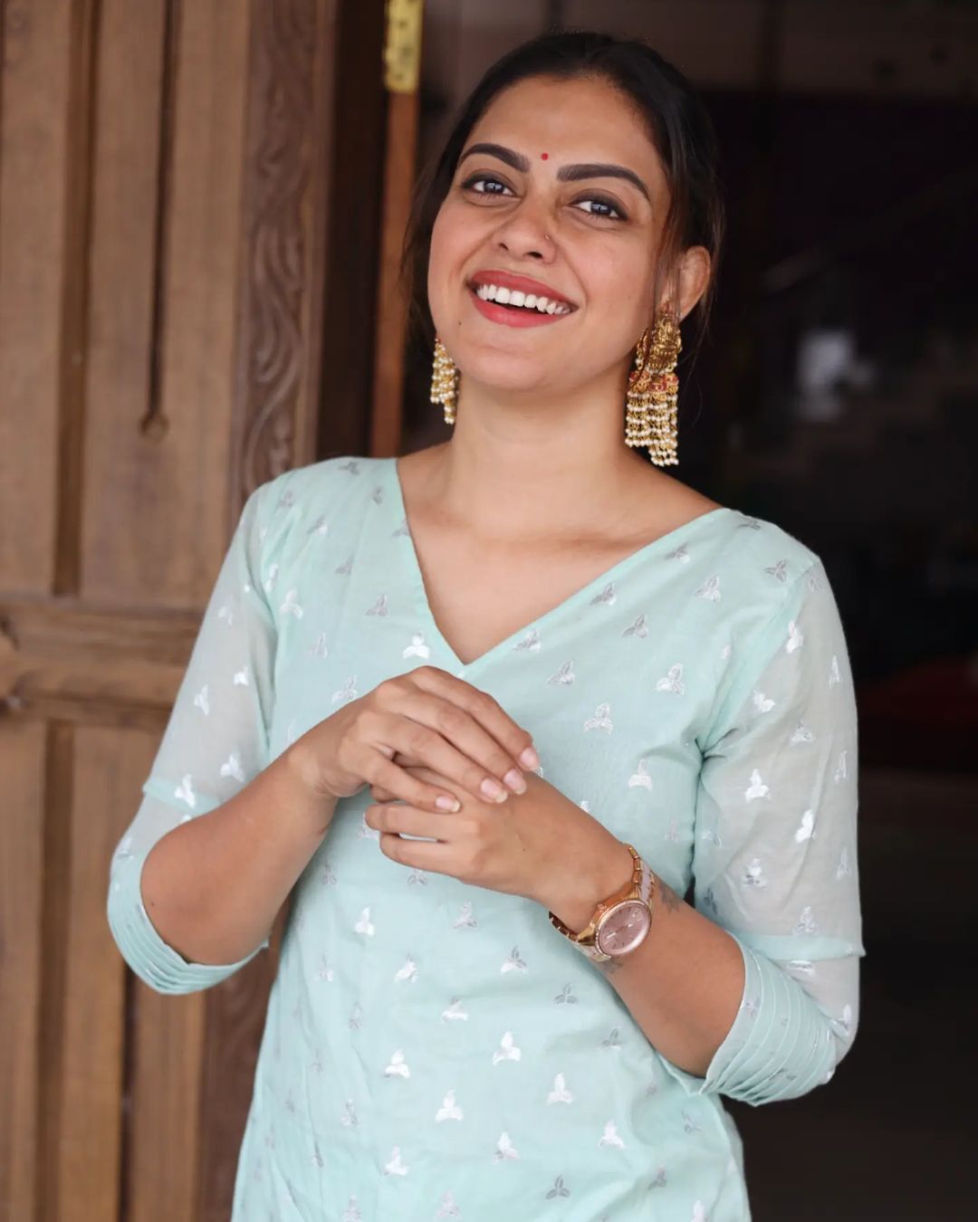ലാവന്‍ഡര്‍ ബ്യൂട്ടി... ഈ ലുക്ക് സൂപ്പര്‍, നെറ്റ് സാരിയില്‍ കിടിലന് ...
