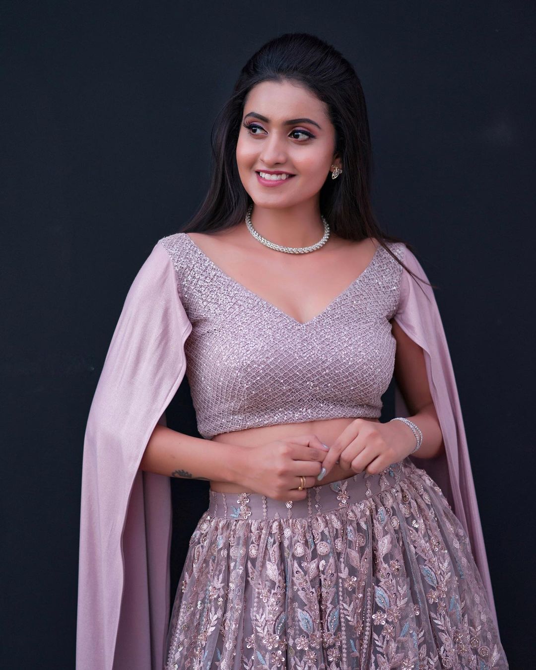 దీపిక పిల్లి అందాల మెరుపులు.. భామ సొగసులకు కుర్రాళ్లు చిత్తు ...