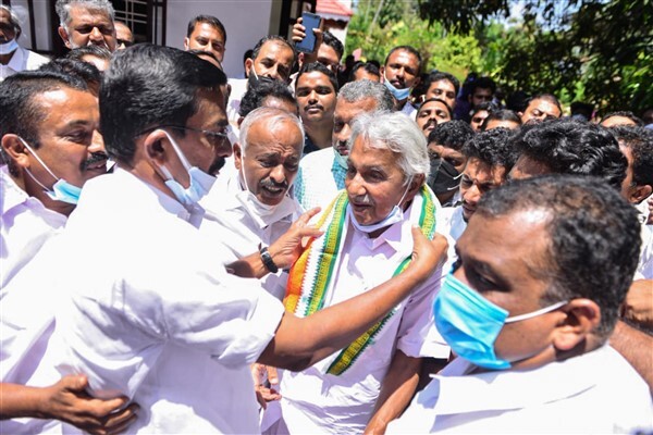 File Photos Of Former CM Oommen Chandy; Passed away at the age of 79 - Oneindia