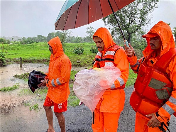 In Pics: 15 feared dead after landslide in Maharashtra’s Raigad district - Oneindia