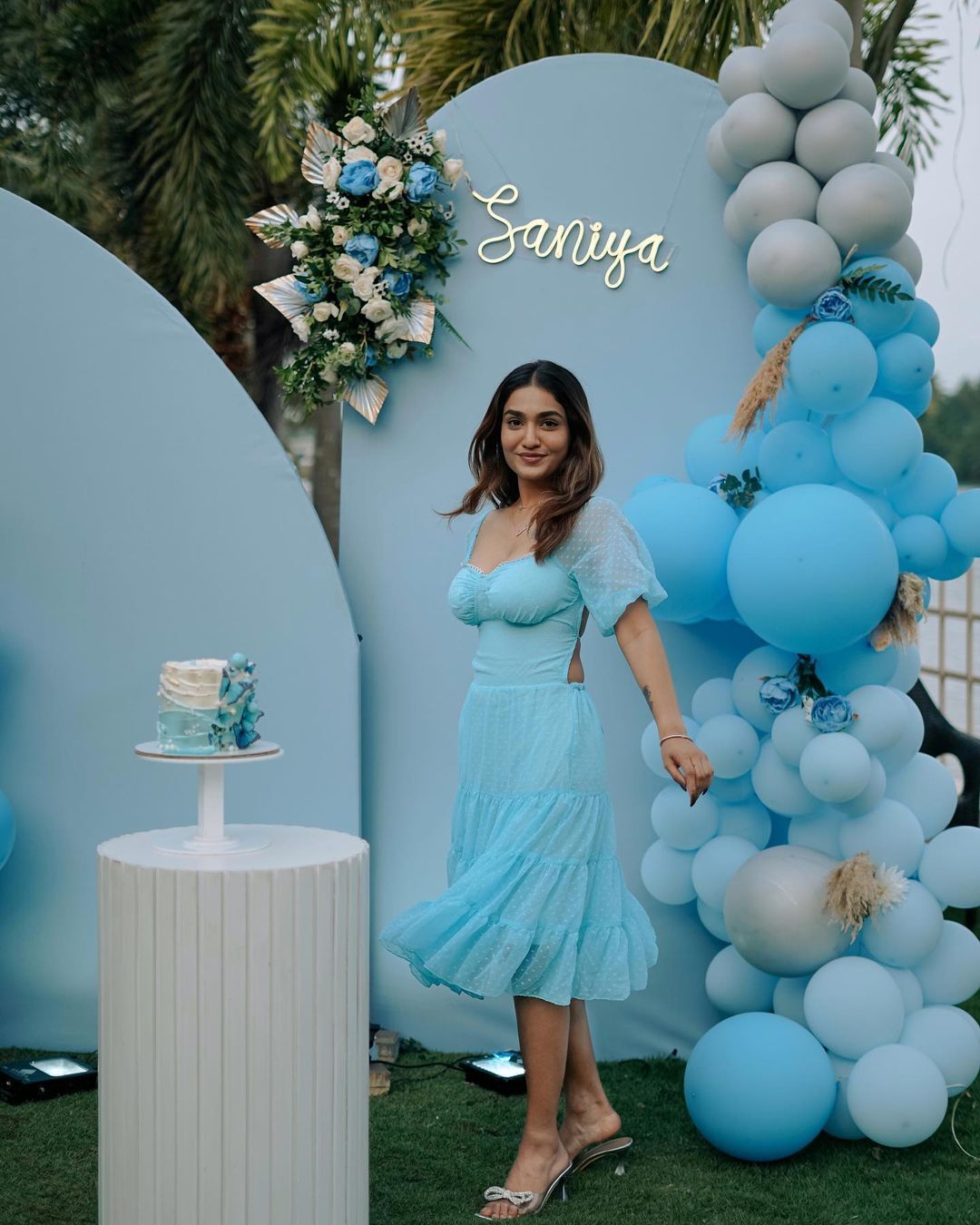 Saniya Iyappan: അഴക് ദേവതയായി സാനിയ... മോളിവുഡ് സുന്ദരിയുടെ സ്റ്റൈല ...