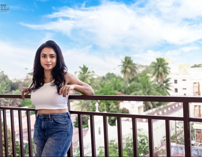 photos: நடிகை ஜனனியின் அக்காவை பார்த்துள்ளீர்களா? கூட இருக்கும் அந்த பையன் யாரு.. குழப்பத்தில் ...