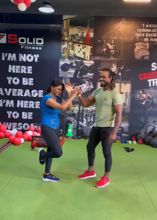 PHOTOS: ஜிம் மாஸ்டருடன் ரொமான்டிக் டான்ஸ்.. நடிகை ஷாலு ஷம்முவின் ...