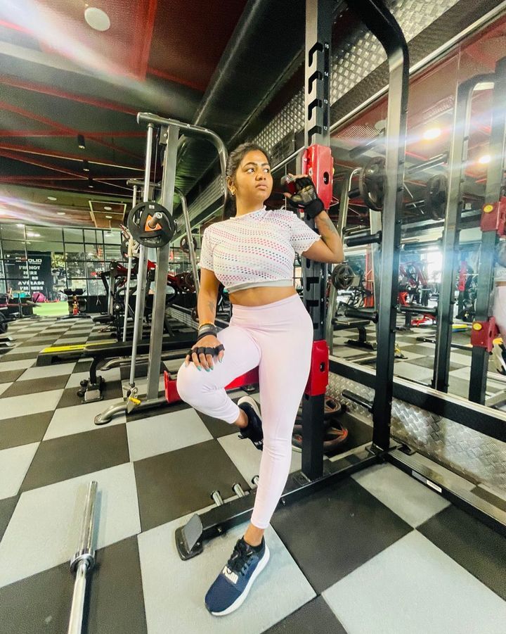 PHOTOS: ஜிம் மாஸ்டருடன் ரொமான்டிக் டான்ஸ்.. நடிகை ஷாலு ஷம்முவின் ...