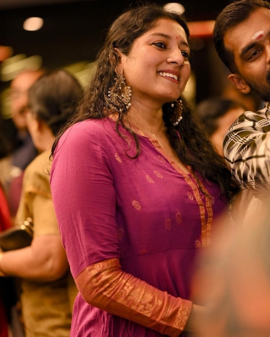 PHOTOS: அயலி அனுமோலா இது? மாடர்ன் உடையில் கலக்குறாங்களே.. ஸ்டன்னான ...