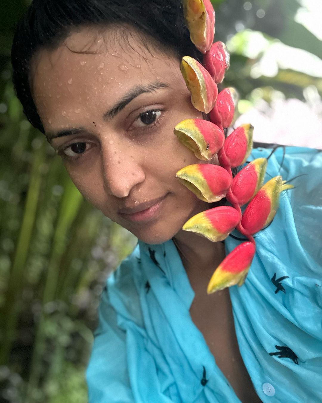 PHOTOS: பேக் டூ பார்ம்.. இன்ஸ்டாவிற்கு திரும்பி வந்த தனுஷ் பட நடிகை ...