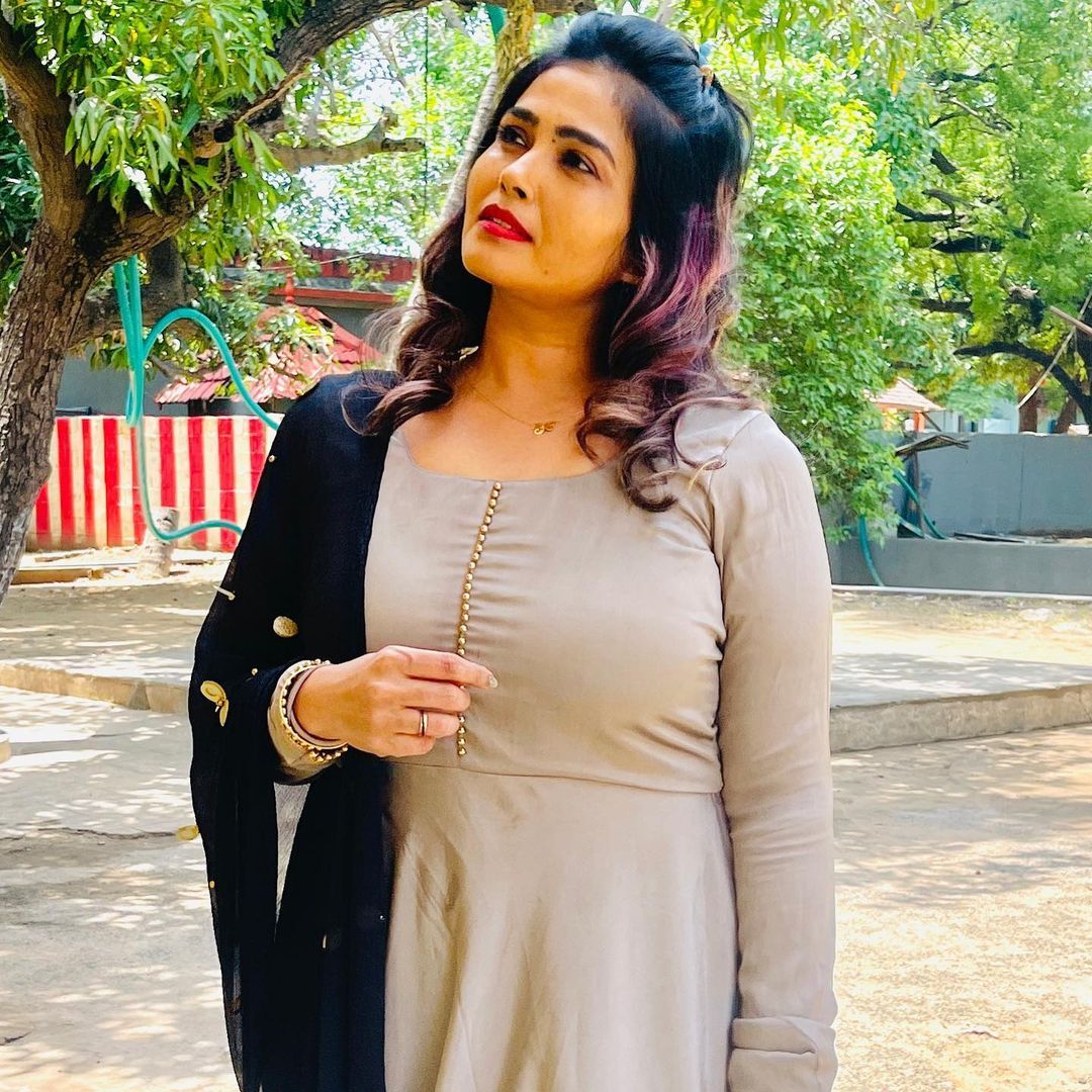 PHOTOS: வேலைக்காரன் சீரியல் வில்லி புவனாவா இது.. இத்தனை படங்கள் ...