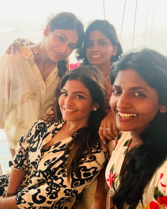 PHOTOS: சகோதரிகளுடன் கோவாவில் ஜாலி பண்ணும் காரக் குழம்பு கனி.. வெளியான ...