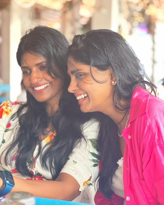 PHOTOS: சகோதரிகளுடன் கோவாவில் ஜாலி பண்ணும் காரக் குழம்பு கனி.. வெளியான ...