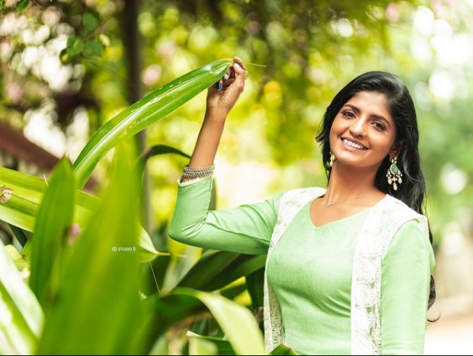 PHOTOS: சகோதரிகளுடன் கோவாவில் ஜாலி பண்ணும் காரக் குழம்பு கனி.. வெளியான ...