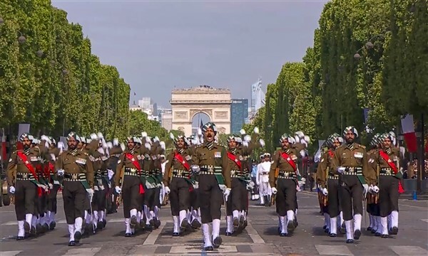 Prime Minister Narendra Modi at Bastille Day Parade In France - Oneindia