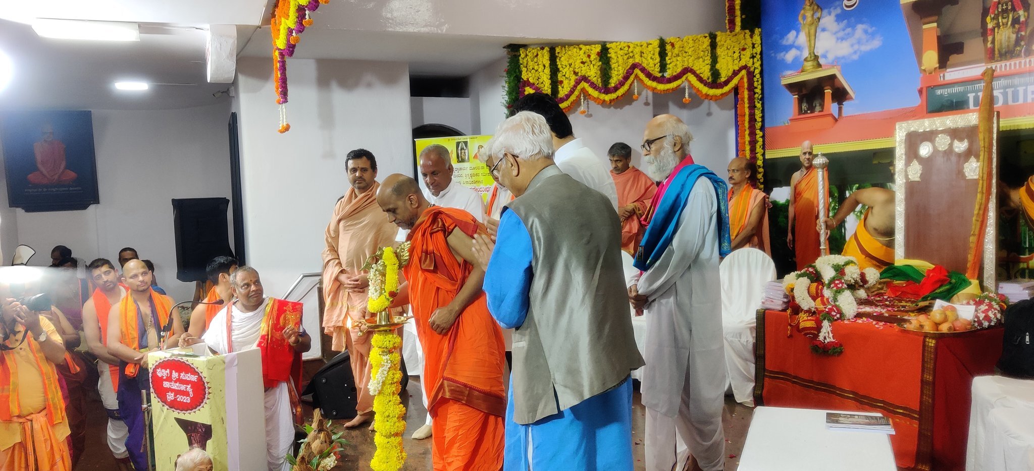 ಚಾತುರ್ಮಾಸ: ಉಡುಪಿ ಪುತ್ತಿಗೆ ಮಠದ ಶ್ರೀಗಳ ಬೆಂಗಳೂರು ಪುರ ಪ್ರವೇಶ | Pura ...