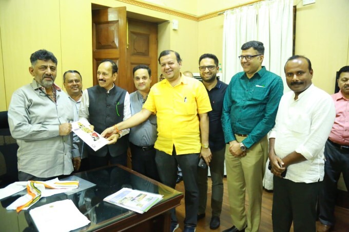 ಡಿಕೆ ಶಿವಕುಮಾರ್ ಭೇಟಿ ಮಾಡಿದ ಪ್ರಮುಖರು: ಸಮಾಲೋಚನೆ | Retired IAS Officer DV ...