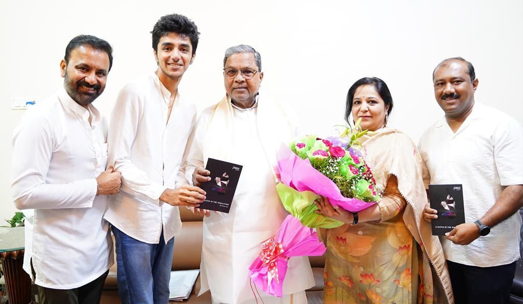 ಪುತ್ರ ಬರೆದ ಕೃತಿಯನ್ನು ಸಿಎಂ ಸಿದ್ದರಾಮಯ್ಯಗೆ ನೀಡಿದ ಸಚಿವ ಸಂತೋಷ್ ಲಾಡ್ ದಂಪತಿ | Santosh Lad And His Wife ...