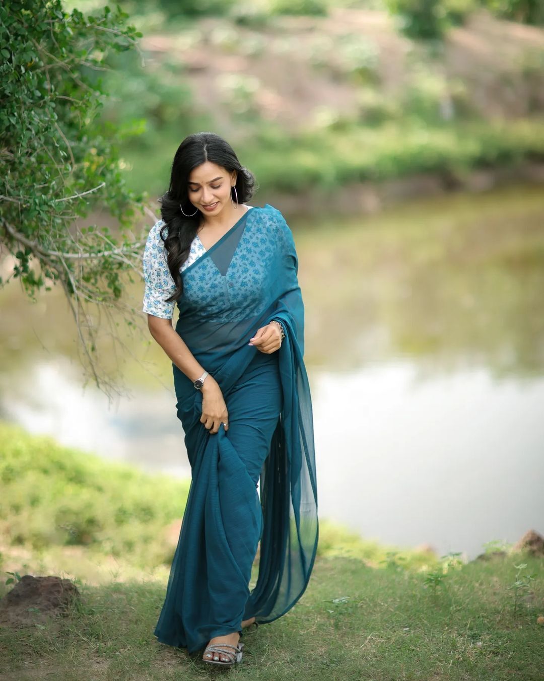 దివ్య గణేశన్ వయ్యారాల విందు.. క్యూట్ అందాలతో అట్రాక్ట్ చేస్తున్న భామ..! | Actress Divya Ganesan ...