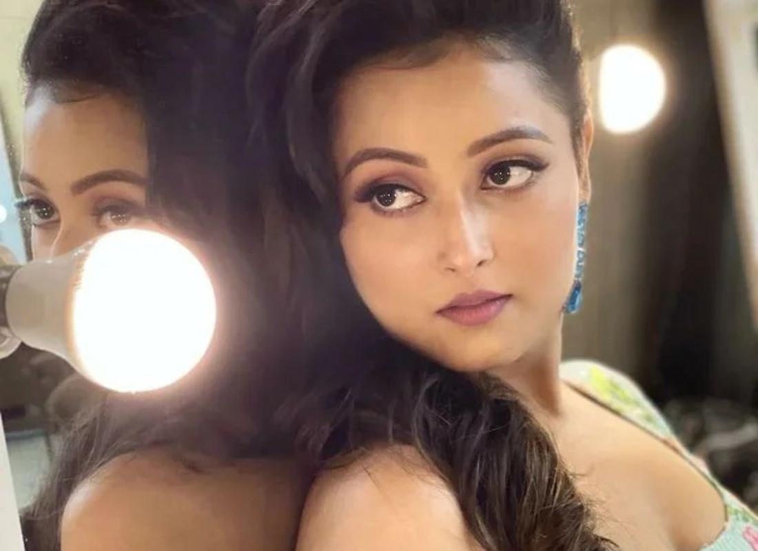 হালকা সবুজ রঙের পোশাকে নিজেকে মায়াবী করে তুলেছেন পল্লবী, দেখুন ছবি | Television Actress Pallavi ...