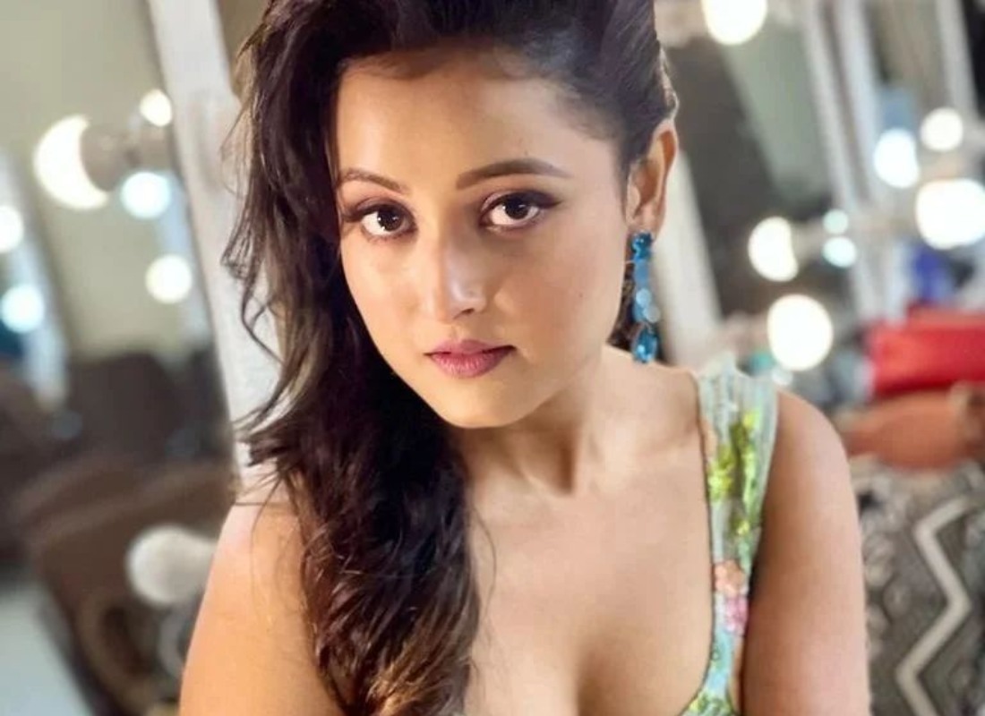 হালকা সবুজ রঙের পোশাকে নিজেকে মায়াবী করে তুলেছেন পল্লবী, দেখুন ছবি | Television Actress Pallavi ...