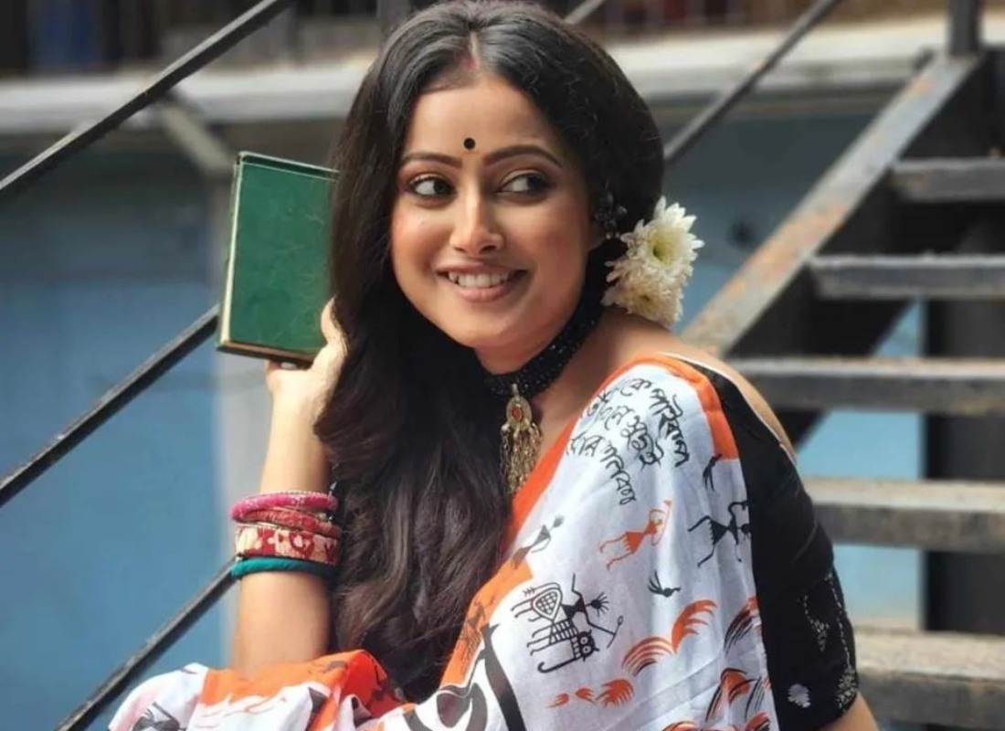 হালকা সবুজ রঙের পোশাকে নিজেকে মায়াবী করে তুলেছেন পল্লবী, দেখুন ছবি | Television Actress Pallavi ...