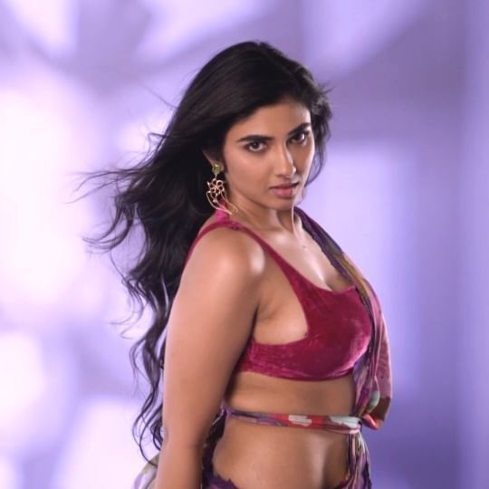 ప్రగ్యా నగ్రా కవ్వింపులు.. అందాలతో మైమరిపిస్తున్న బ్యూటీ..! | Actress Pragya Nagra Mind Blowing ...