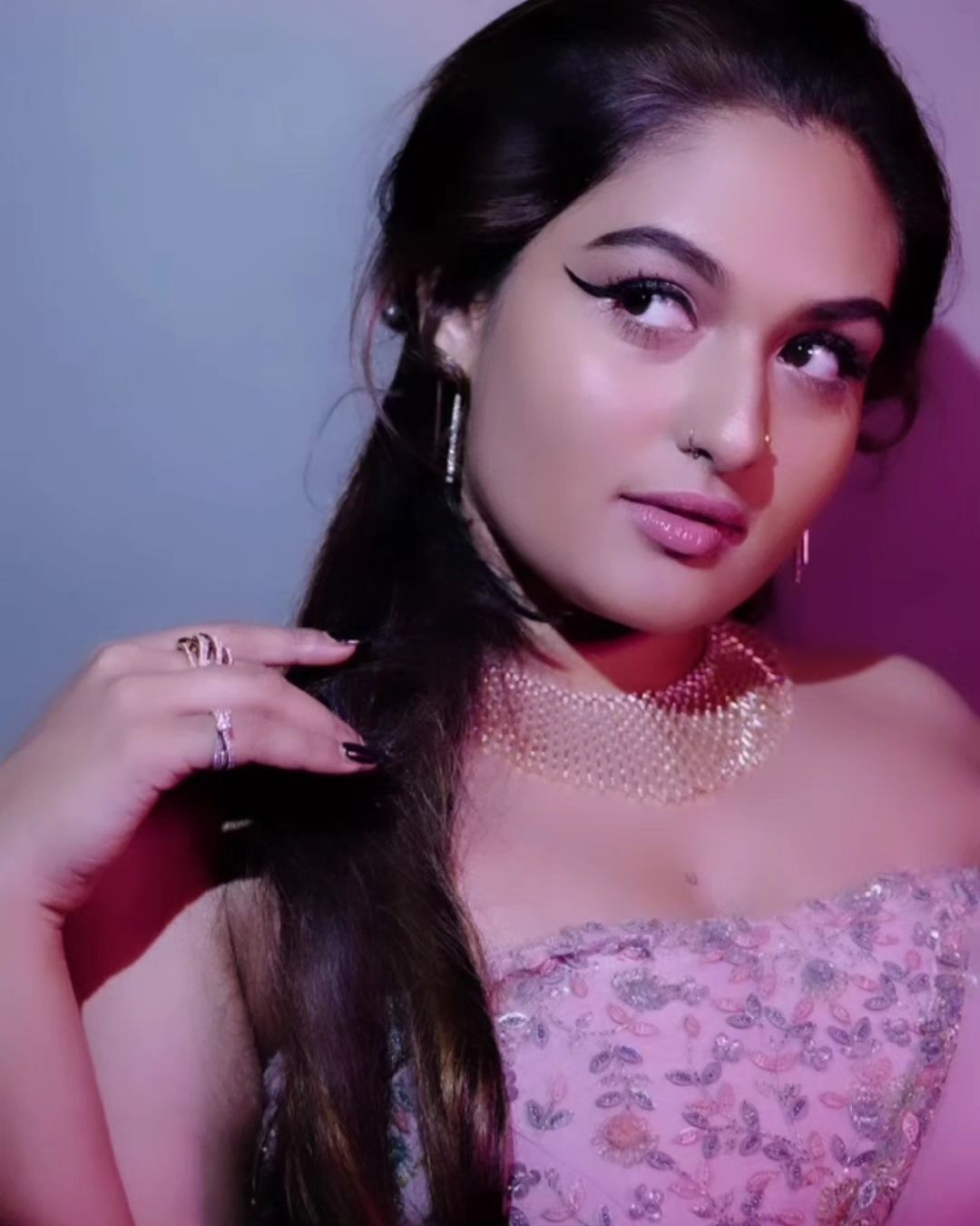 Prayaga Martin: ടോപ്പ് ലെസ്സിൽ പരീക്ഷണവുമായി പ്രയാഗ മാർട്ടിൽ...? ഇ ...