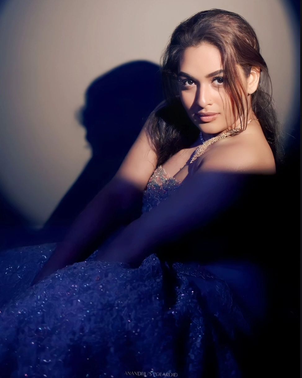 Prayaga Martin: ടോപ്പ് ലെസ്സിൽ പരീക്ഷണവുമായി പ്രയാഗ മാർട്ടിൽ...? ഇ ...