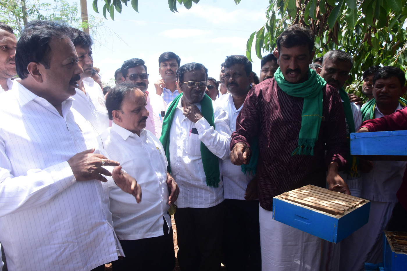 ಚಿತ್ರದುರ್ಗ ರೈತನ ತೋಟಕ್ಕೆ ಕೃಷಿ ಸಚಿವ ಚಲುವರಾಯಸ್ವಾಮಿ ಭೇಟಿ | Cheluvarayaswamy ...