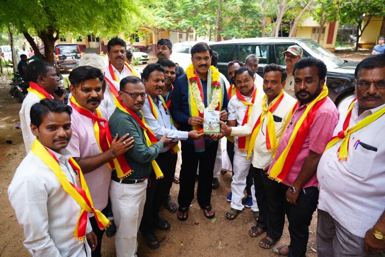 ಗಂಗಾವತಿ ಕನ್ನಡ ಸಾಹಿತ್ಯ ಪರಿಷತ್ ಭವನಕ್ಕೆ ಶಾಸಕ ಗಾಲಿ ಜನಾರ್ದನ ರೆಡ್ಡಿ ಭೇಟಿ ...