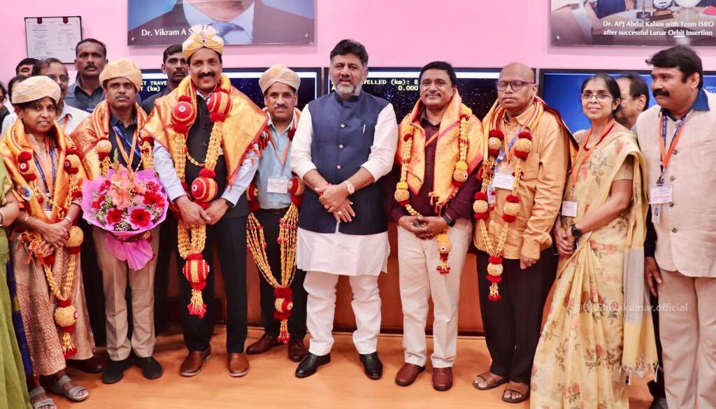 In Pics: Deputy CM D.K. Shivakumar Extends Congratulations to ISRO on ...