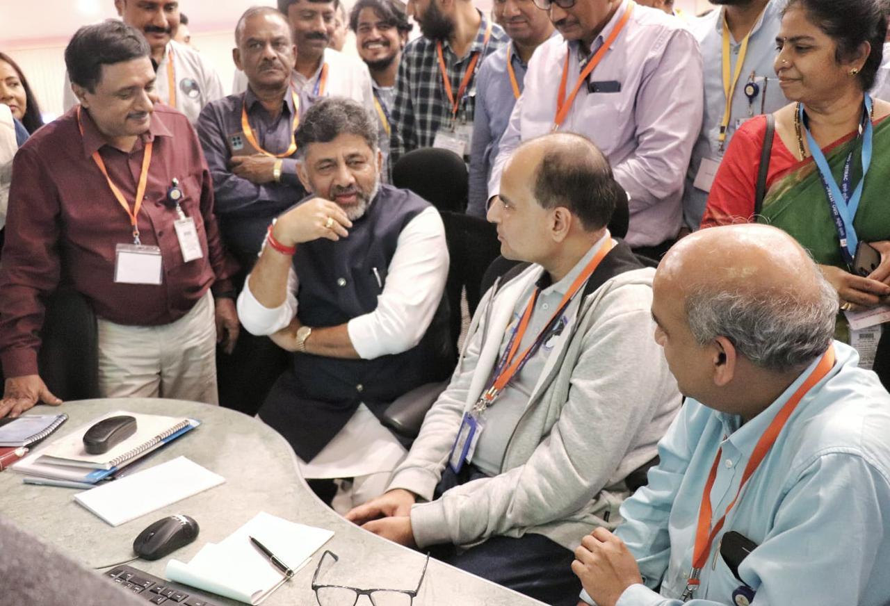 In Pics: Deputy CM D.K. Shivakumar Extends Congratulations to ISRO on ...