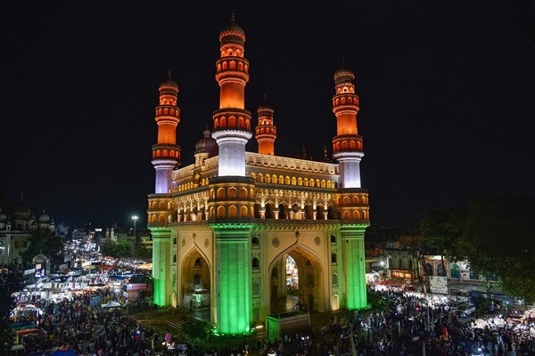 In Pics: Iconic Buildings and Monuments Decked up in Tricolour Lights ...