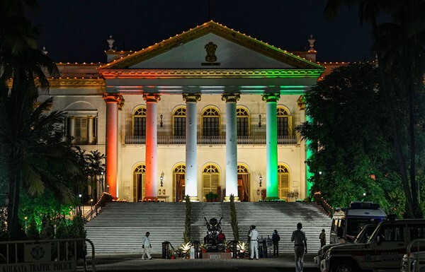 In Pics: Iconic Buildings and Monuments Decked up in Tricolour Lights ...