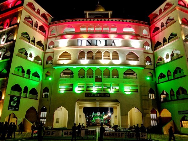 In Pics: Iconic Buildings and Monuments Decked up in Tricolour Lights ...
