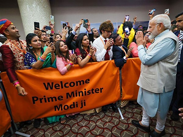 In Pics: Indians Showcased a Heartwarming Welcome for PM Narendra Modi ...