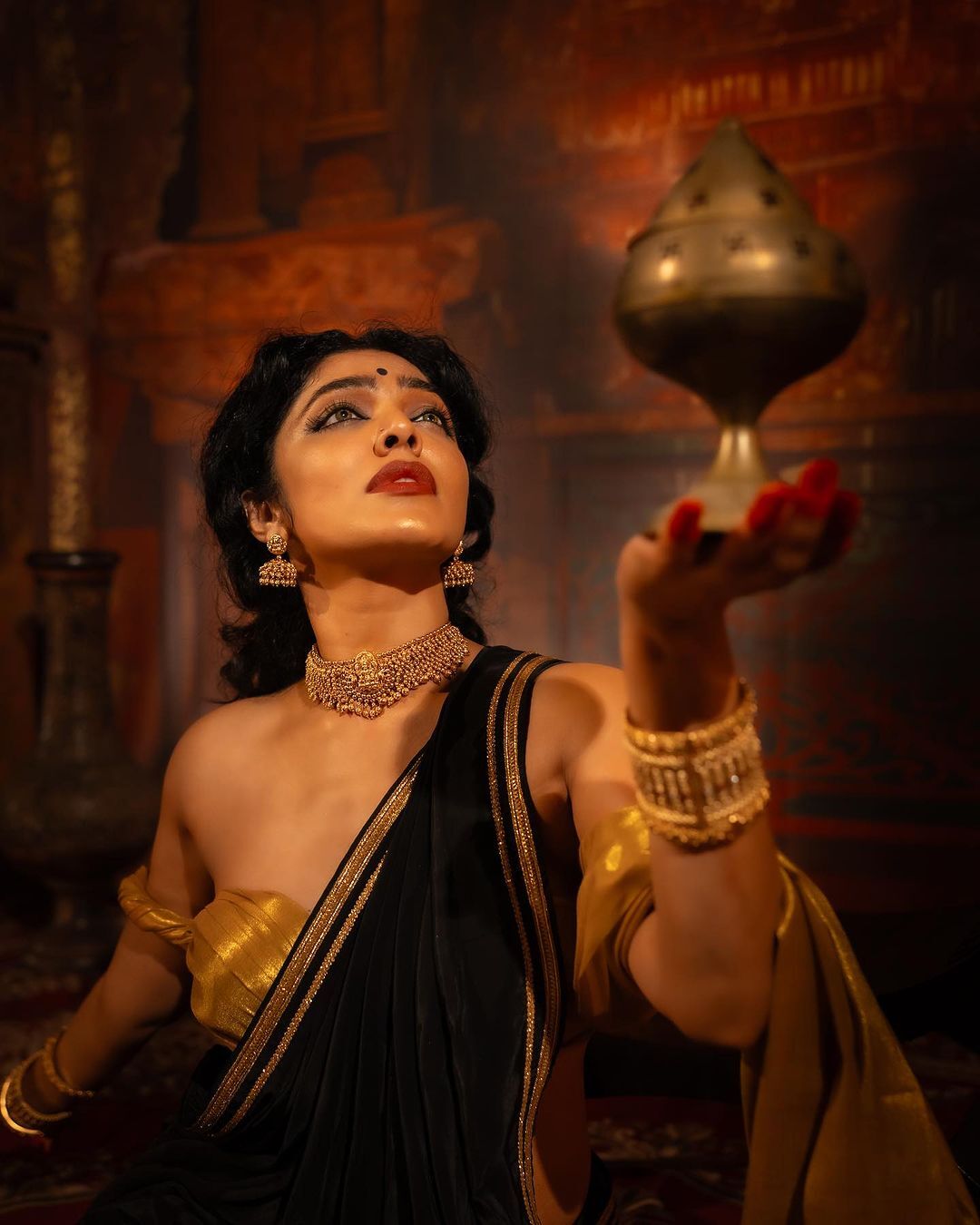 Rima Kallingal: മഹാബലിയുടെ റാണിയായി റീമ കല്ലിങ്കൽ... രവി വർമ്മ ...