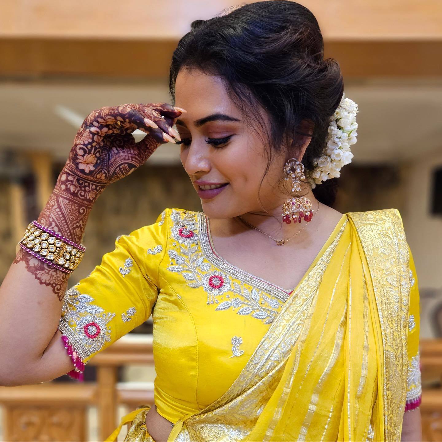 PHOTOS: ஷூட்டிங் ஸ்பாட்டில் கலக்கல் போட்டோஷூட்.. பாரதி கண்ணம்மா ...