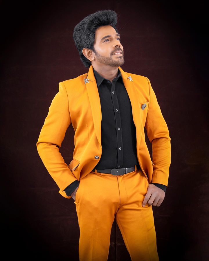 PHOTOS: கல்யாண வயதில் மகள்.. லெஜன்ட் சரவணன் நிஜ வயது என்ன தெரியுமா ...