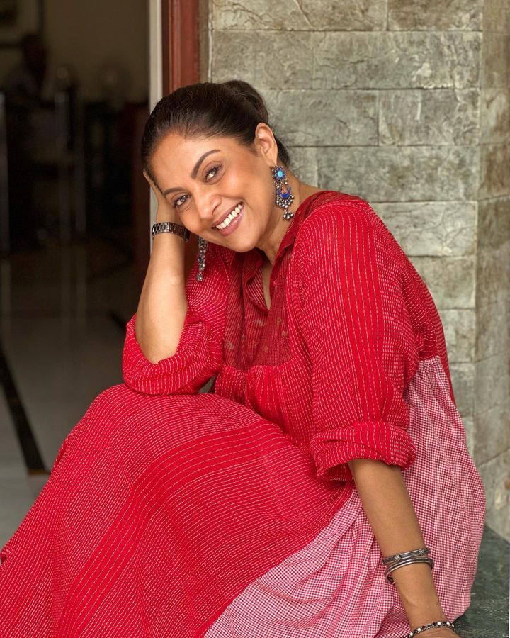 PHOTOS: இளம் ஹீரோயின்களுக்கு டஃப் கொடுக்கும் நதியா.. அவரின் உண்மையான ...